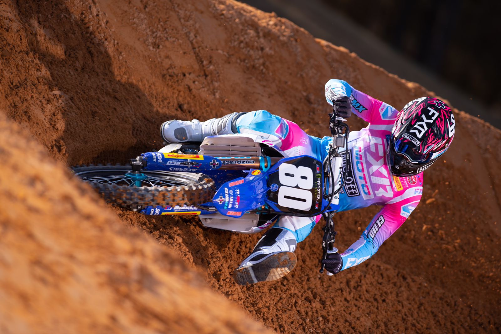 Chegou a hora: Enzo Lopes estreia no AMA Supercross 2022 - Yamaha ...
