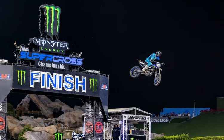 Vitória da Yamaha no AMA Supercross: Levi Kitchen vence nas 250cc com ...